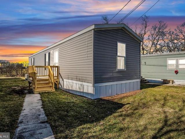 69 Mobile Dr, Thomasville, PA 17364