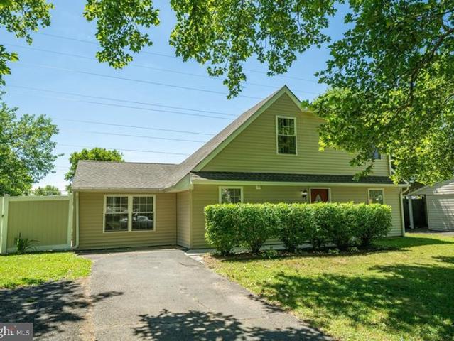 69 New School Ln, Levittown, PA 19054