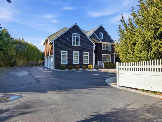 69 Old Depot Rd, Quogue, NY 11959