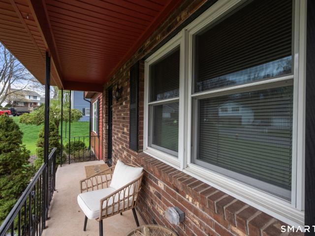 69 Patriot Ln, Newington, CT 06111 | MLS #24162 | Compass