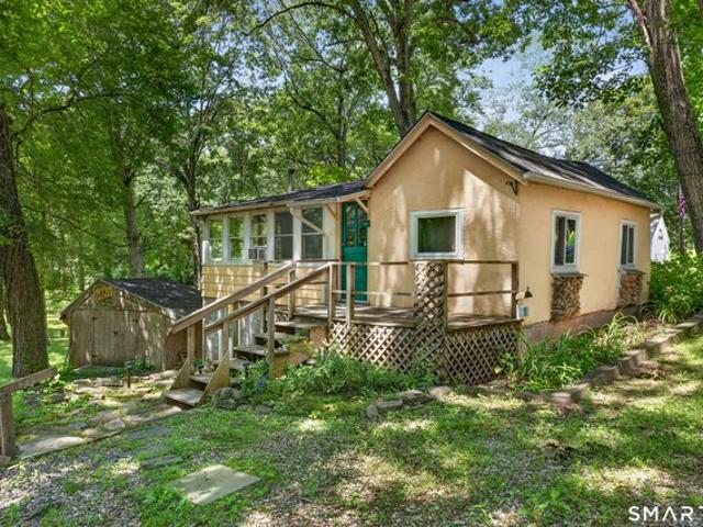 69 River Rd, Clinton, CT 06413