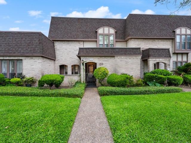 69 S Bachelor Button St, Lake Jackson, TX 77566