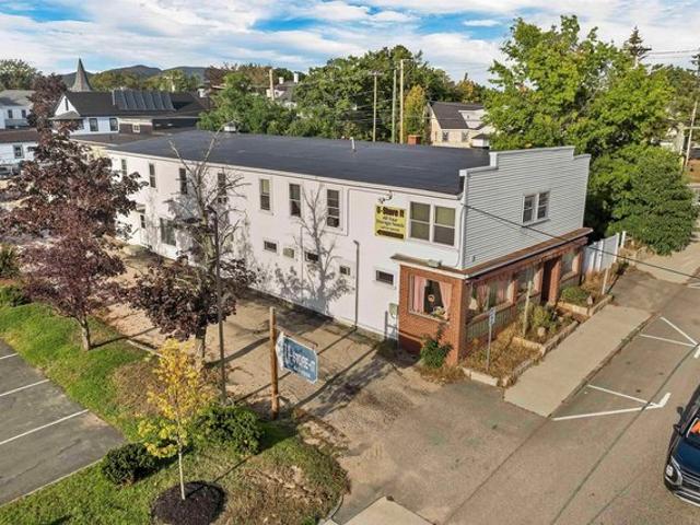 6 Main St, Conway, NH 03818
