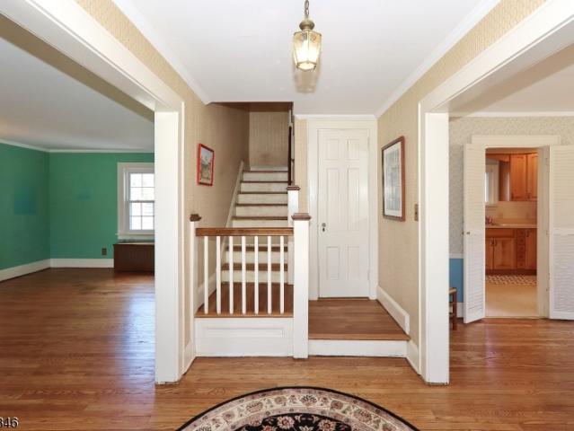 6 Manor Ave