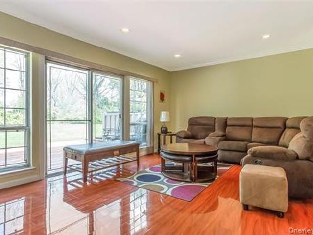 6 Manors Drive