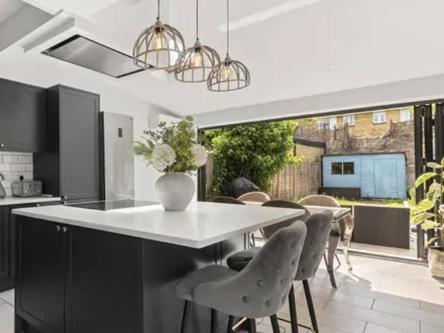 6 Marcilly Road, London, SW18 2HS, United Kingdom | 4 bed house for rent #123757212 | Rentberry