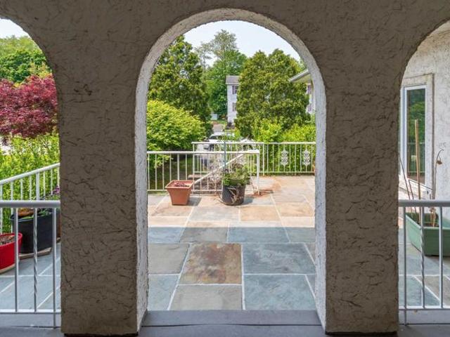 6 Marie Ct, Poughkeepsie, NY 12603