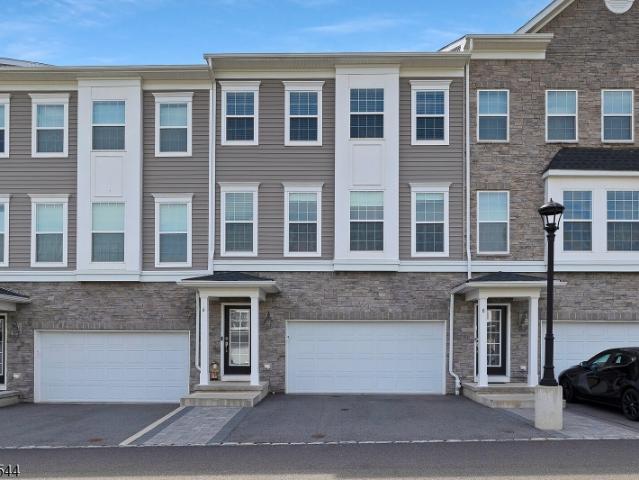 6 Martin Pl