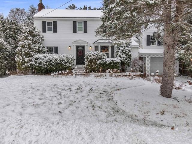 6 Mayfair St, South Burlington, VT 05403