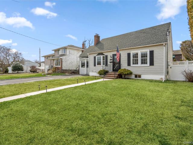 6 Mayflower Avenue