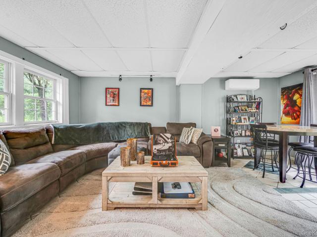 6 Mayflower Lane