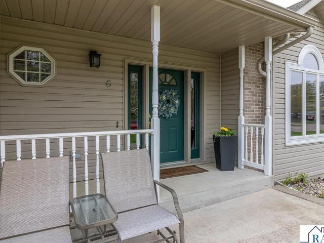 6 McIntosh Drive