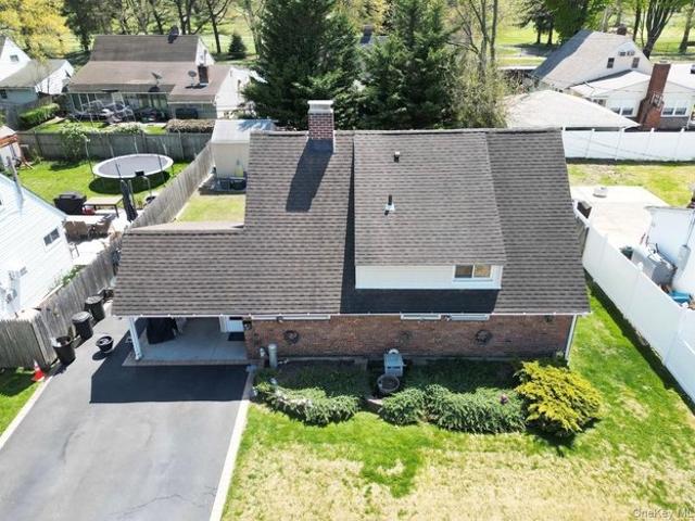 6 Mead Ln, Westbury, NY 11590