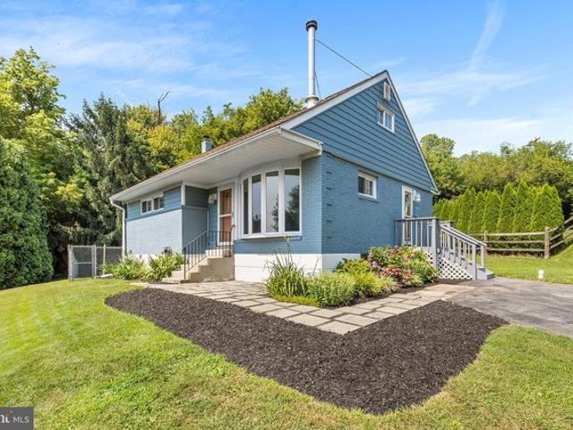 6 Meadowbrook Ln, Media, PA 19063