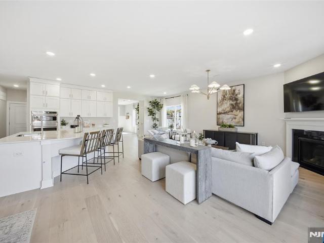 6 Melbourne Drive