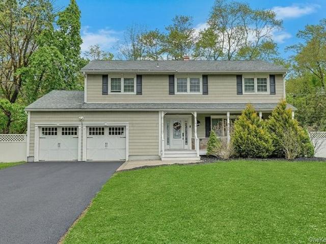 6 Mendolia Ct, Pearl River, NY 10965