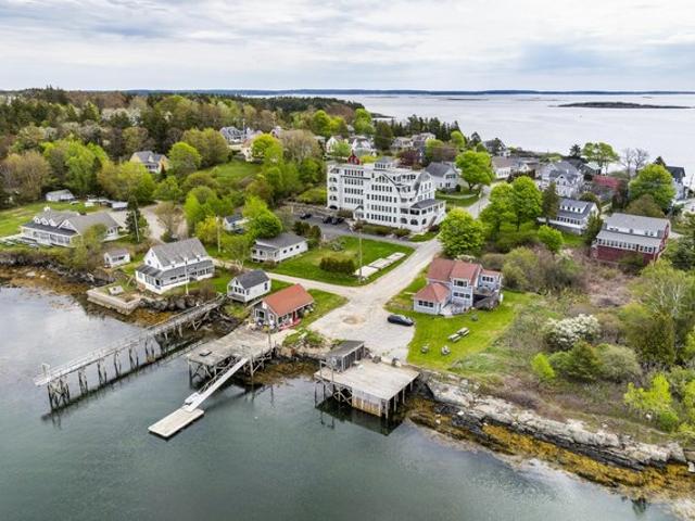6 Merritt House Rd Apt 21, Harpswell, ME 04066