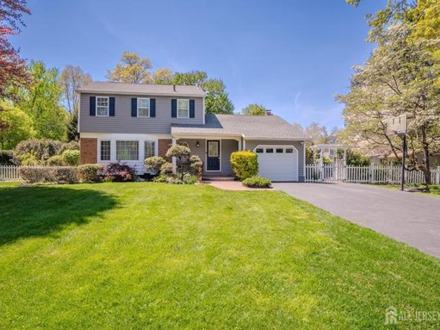 6 Millstone Dr, Cranbury, NJ 08512
