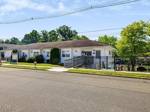 6 Minnesota Dr Apt A, Matawan, NJ 07747