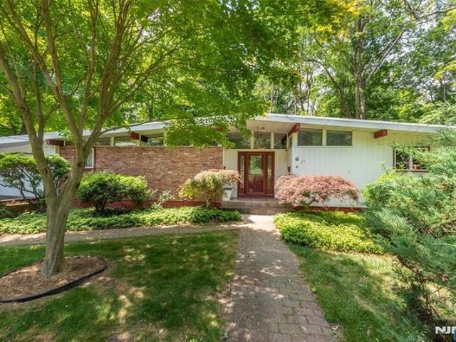 6 Mohawk Trl, Ringwood, NJ 07456