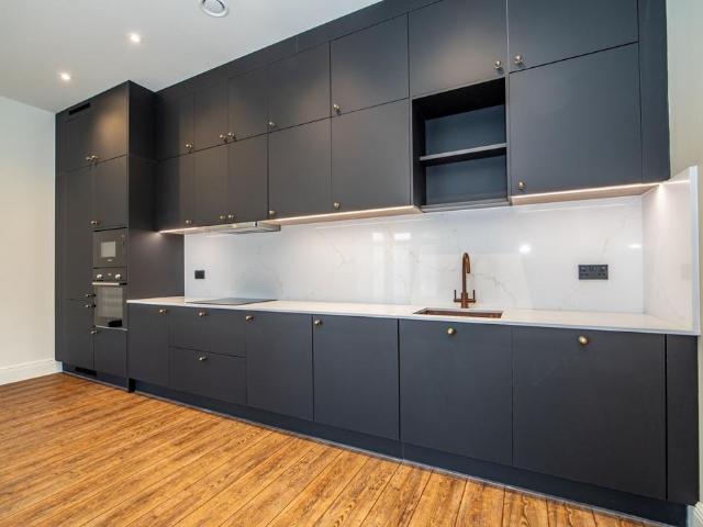 6 Moor Grange, 40 Moor Road. 2 bed apartment to rent £1,850 pcm £427 pw