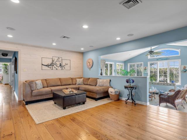 6 Montgomery Lane