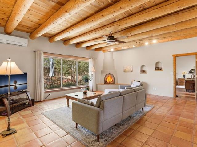6 Moya Pl, Santa Fe, NM 87508