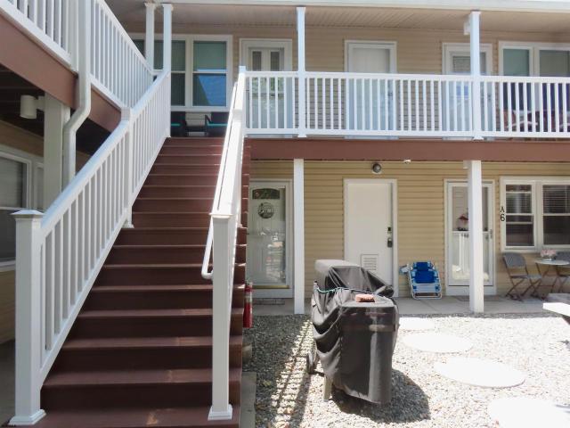 6 N Newport Ave