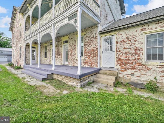 6 N Race Street