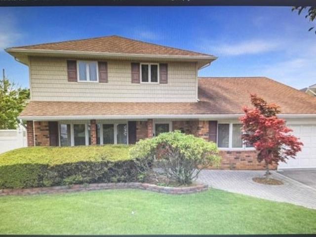 6 Navy Dr, Smithtown, NY 11787