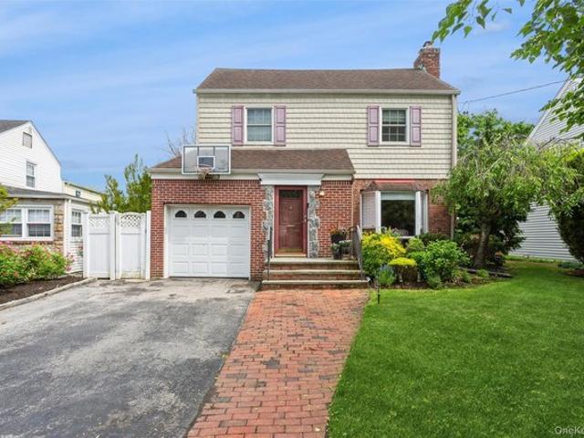 6 Newkirk Ave, East Rockaway, NY 11518