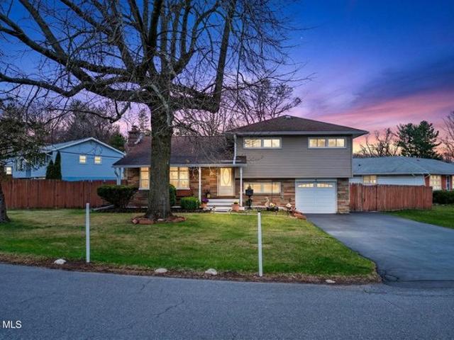 6 Nicholas Dr, Albany, NY 12205