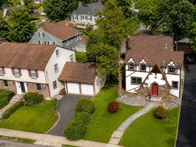6 Norfolk Ave
