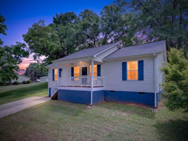 6 Norris Avenue
