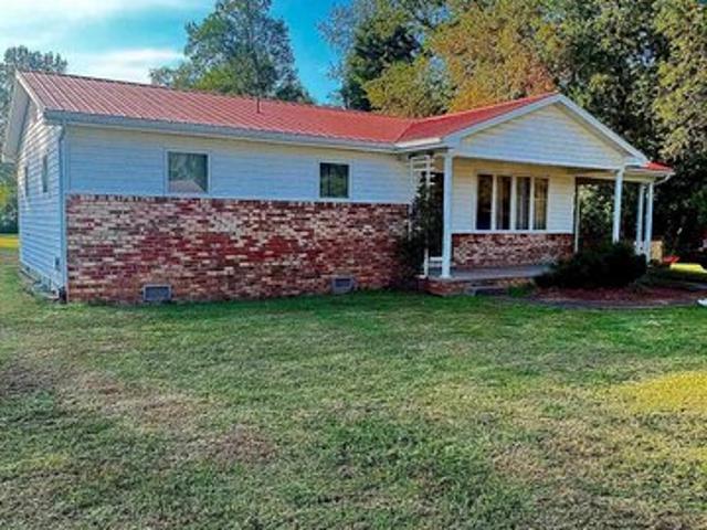 6 North Dr, Milton, WV 25541