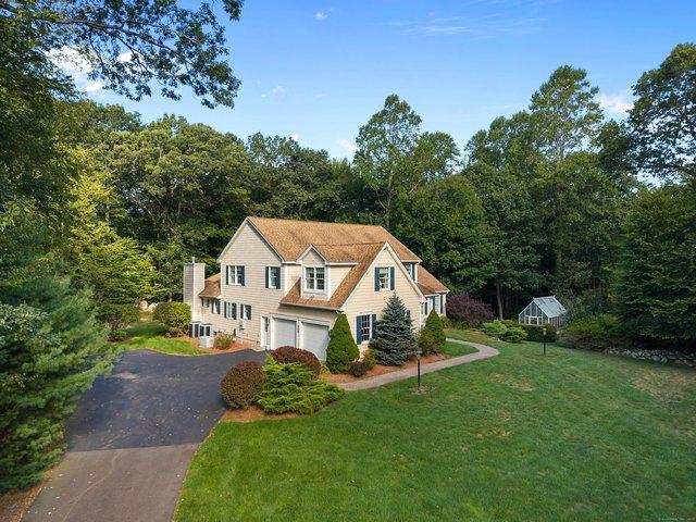 6 Ovata Dr, Ledyard, CT 06335