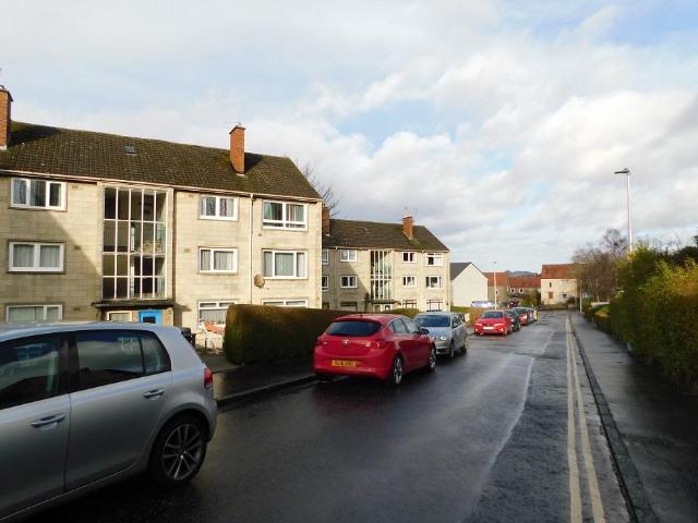 6, Oxgangs Farm Gardens, Edinburgh. 2 bed flat to rent £1,050 pcm £242 pw