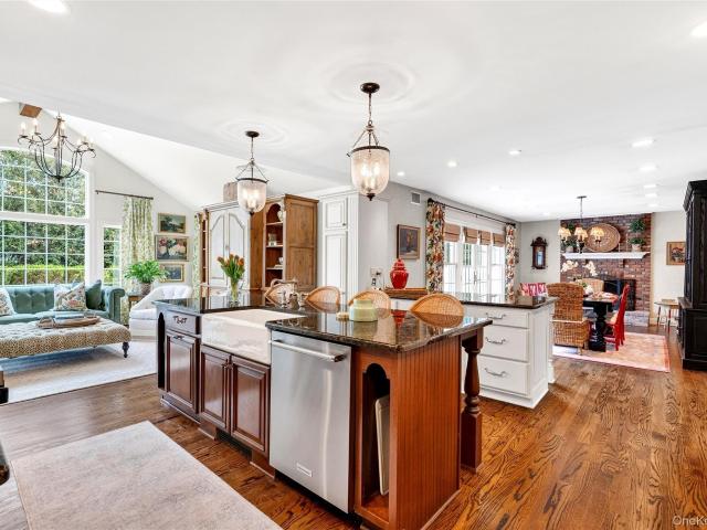 6 Oxford Ct, New City, NY 10956 | MLS #975441 | Compass