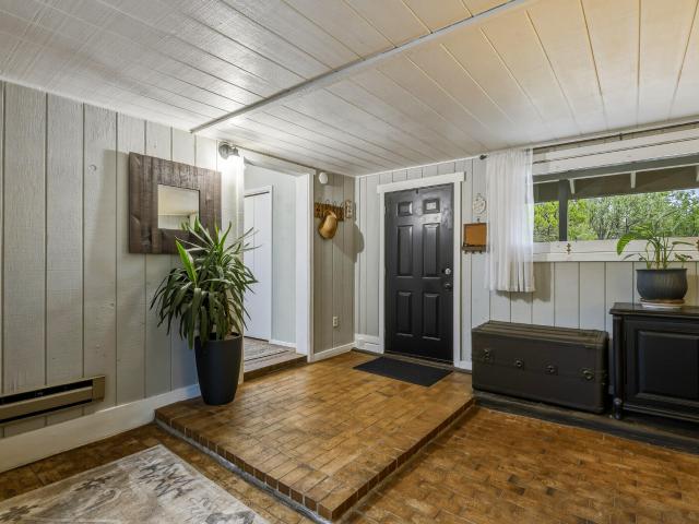 6 Oak Place