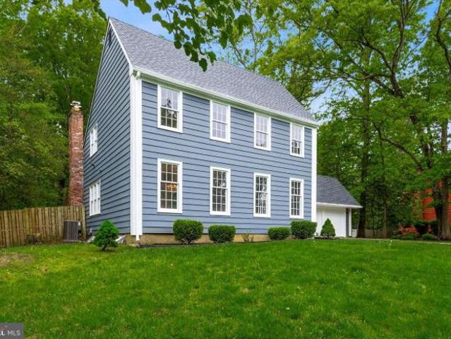 6 Oakley Ct, Cherry Hill, NJ 08003