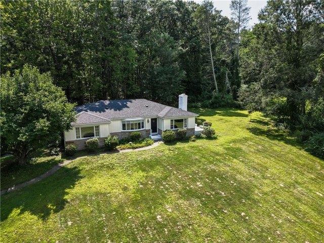 6 Old Pound Hill Rd, North Smithfield, RI 02896
