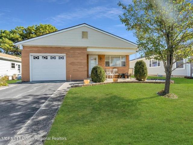 6 Olstins Ct, Toms River, NJ 08757