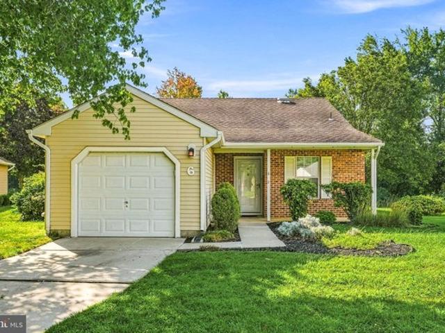 6 Avandale Ct, Mount Laurel, NJ 08054