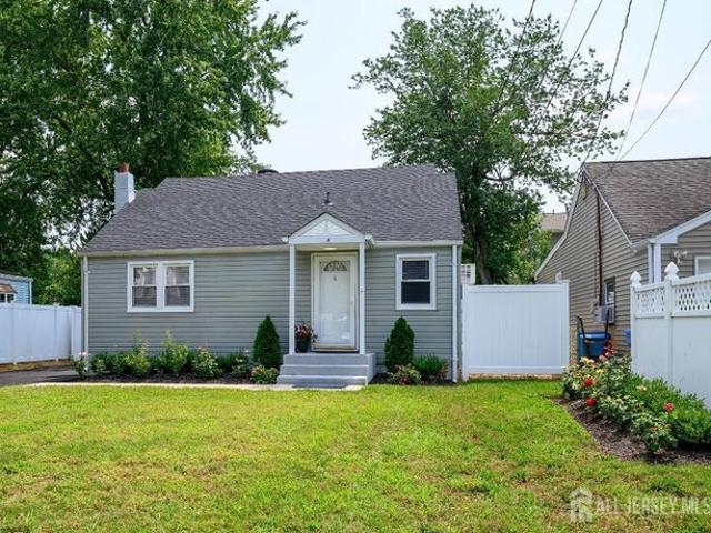 6 Avenue A, Helmetta, NJ 08828
