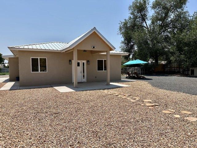 6 Adobe Ln, Peralta, NM 87042