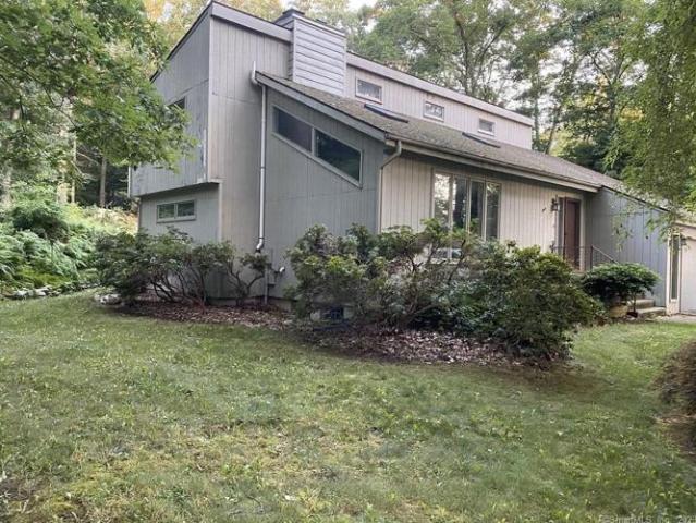 6 Albatross Dr, Ledyard, CT 06339 in Ledyard, Connecticut