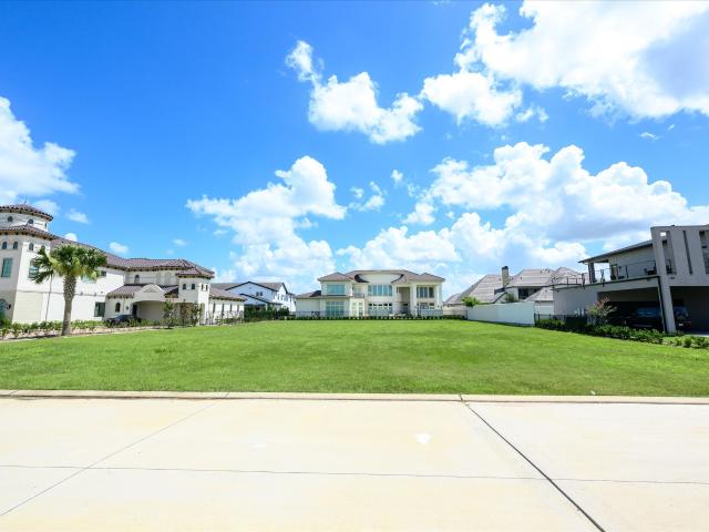 6 Alexandra Way Cir