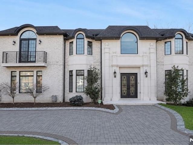 6 Allison Dr, Englewood Cliffs, NJ 07632