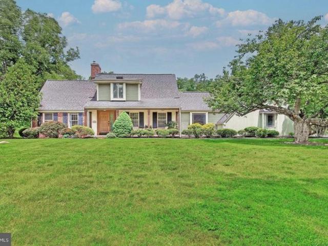 6 Aqua Ter, Pennington, NJ 08534