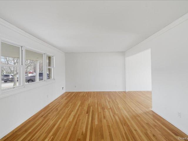 6 Arden Lane